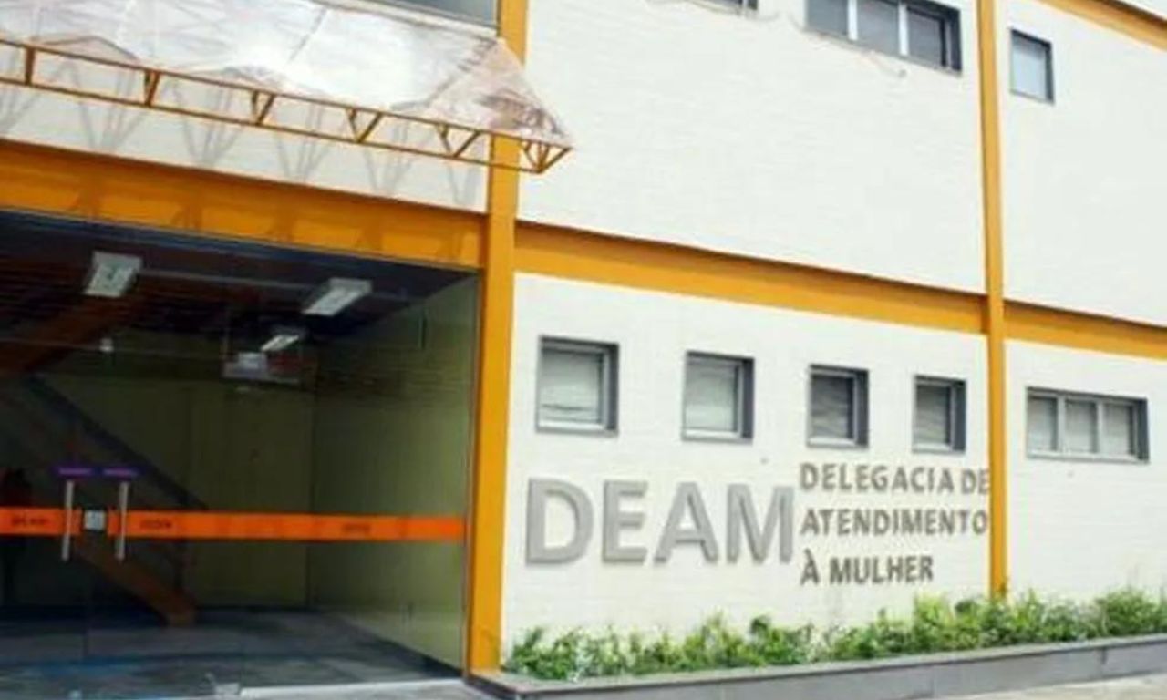 Homem invade Delegacia da Mulher de Nova Iguaçu e ameaça namorada de ...